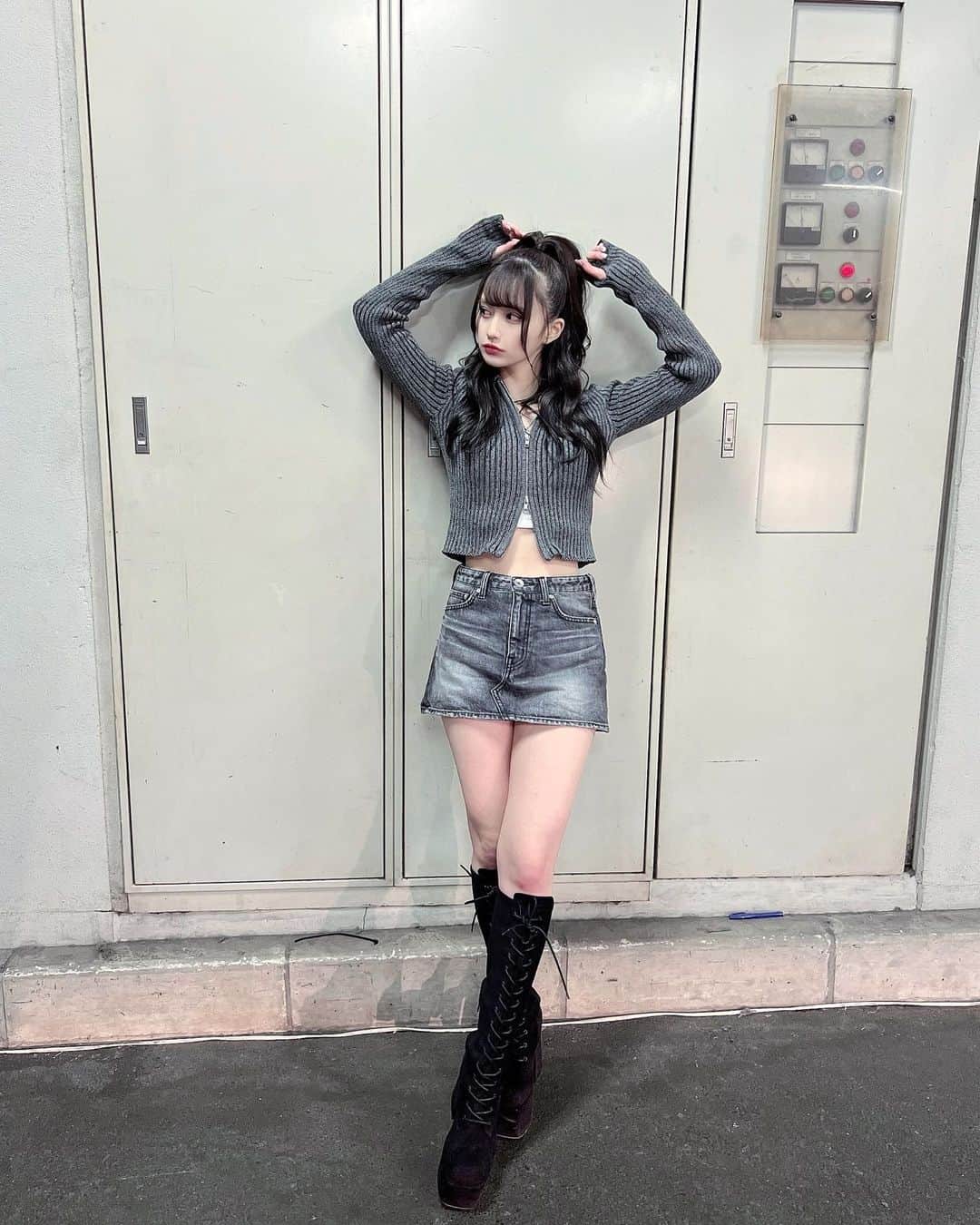 山本望叶さんのインスタグラム写真 - (山本望叶Instagram)「どうかなっ？ #ootd #code #コーデ #モノトーンコーデ #ミニスカートコーデ #ロングブーツ #egoist ...