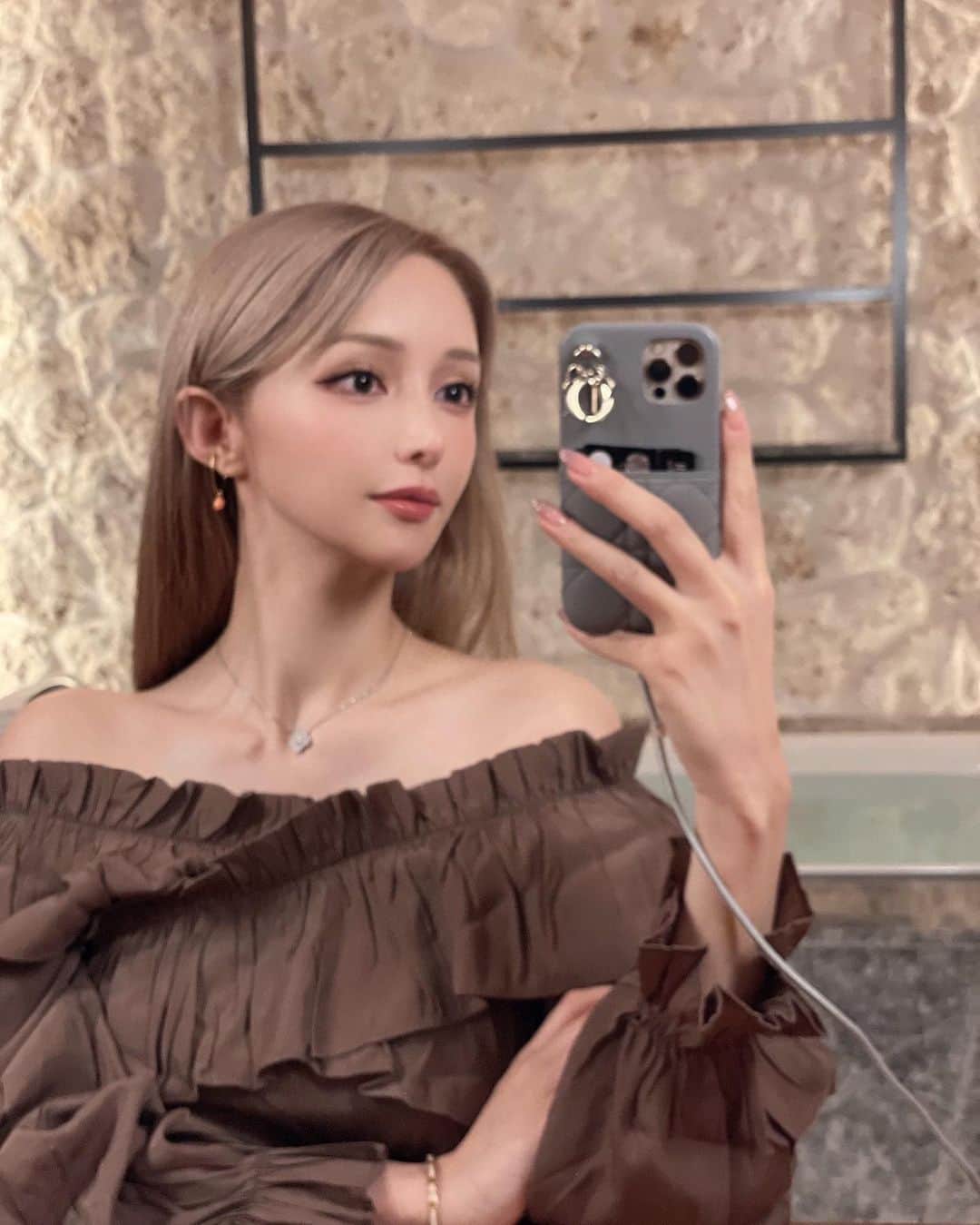 MIRIさんのインスタグラム写真 - (MIRIInstagram)「お肌がすこぶる調子が良きです🥺 ️ めんどくさがりな私の性格とは 真逆で ...