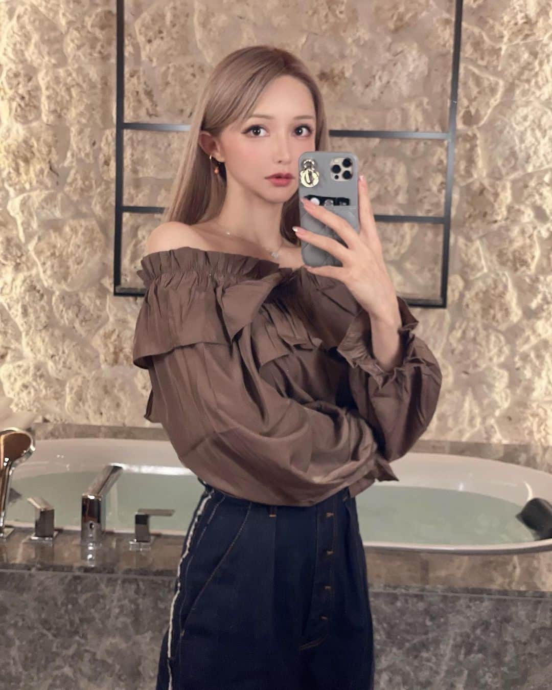 MIRIさんのインスタグラム写真 - (MIRIInstagram)「お肌がすこぶる調子が良きです🥺 ️ めんどくさがりな私の性格とは 真逆で ...