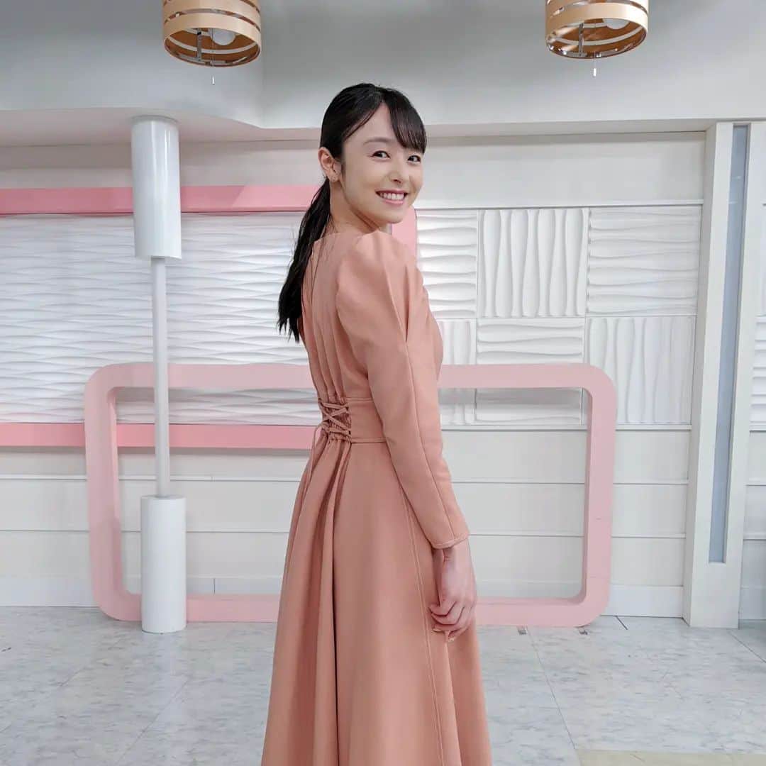 米澤かおりさんのインスタグラム写真 - (米澤かおりInstagram)「. おはようございます🌞 今週もOha!4よろしくお願いします😊 耳元に注目〜⭐🌙 #Oha4 #おはよん #日本 ...