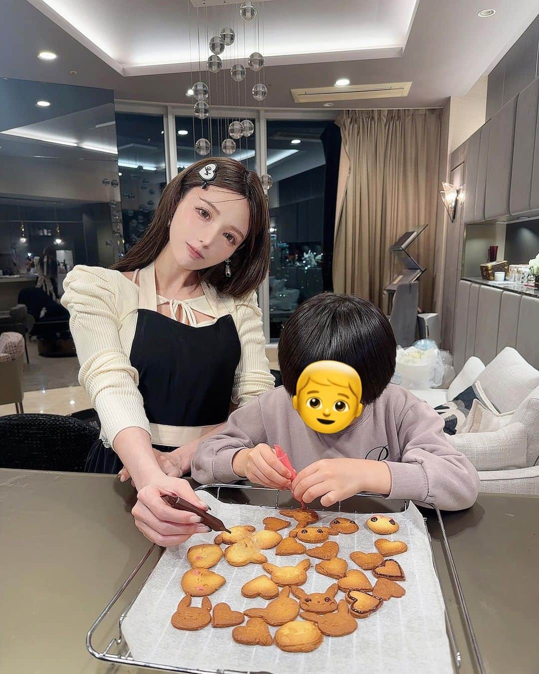 武藤静香さんのインスタグラム写真 武藤静香instagram 「 息子とバレンタインはクッキーつくった！ これただのピカチュクッキー