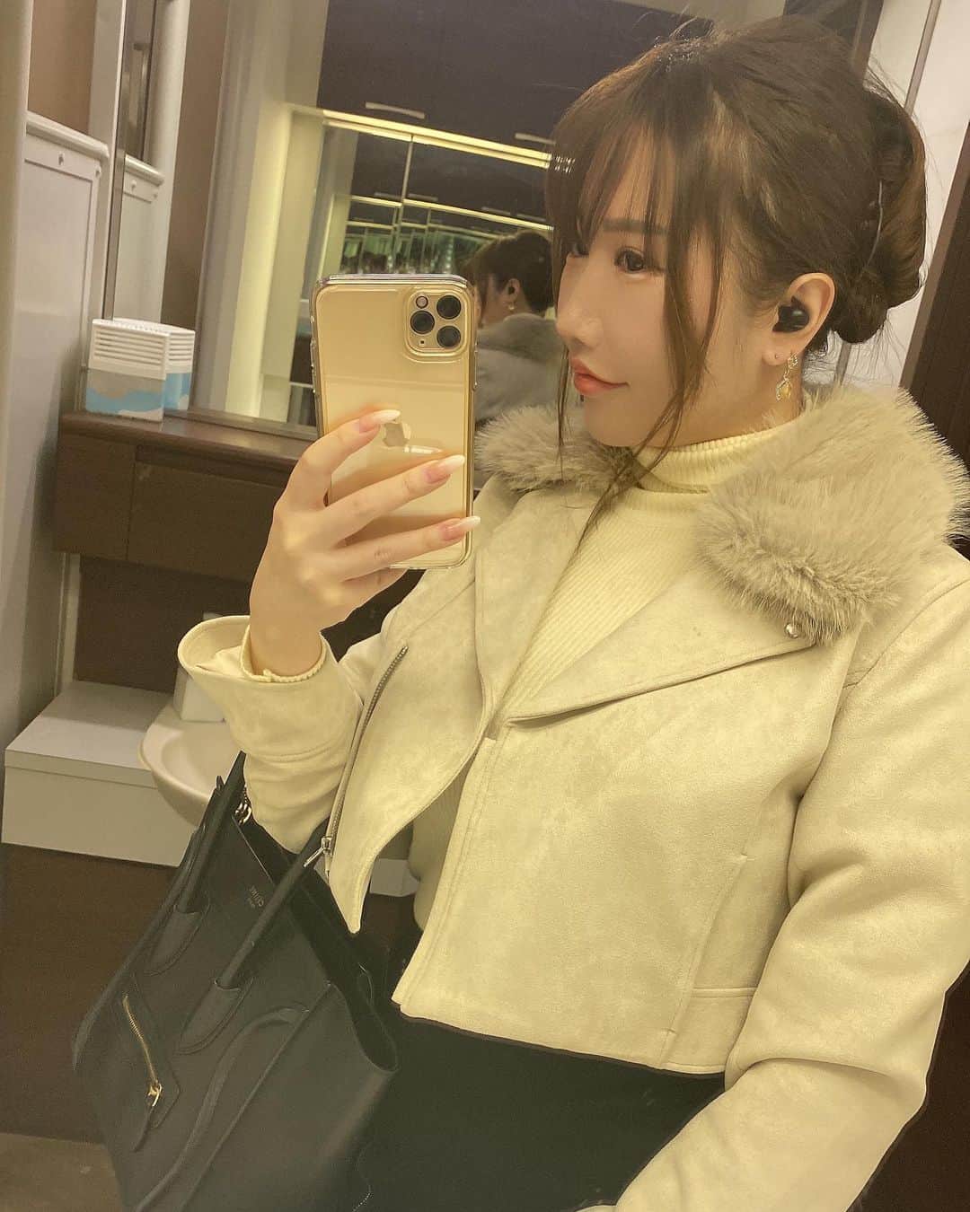 小町ねねさんのインスタグラム写真 - (小町ねねInstagram)「夜会巻き好き せっかくスーパーロングにしてもまとめちゃうからあまり意味が ...