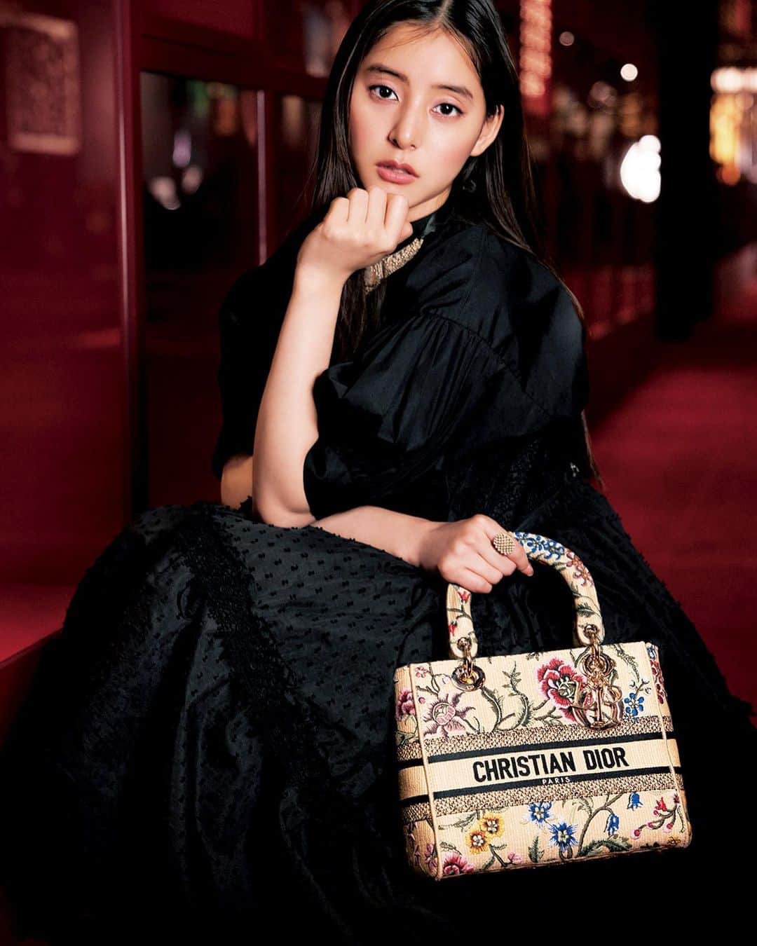 新木優子さんのインスタグラム写真 - (新木優子Instagram)「現在発売中の“25ans 4月号”の表紙を務めさせていただいています！ ぜひチェックしてください！ @25ansjp ...