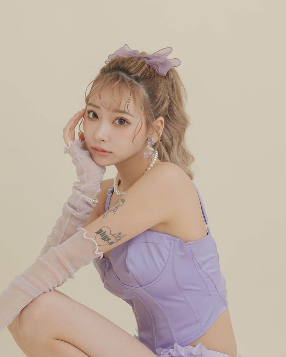 PyunA.(ぴょな)さんのインスタグラム写真 - (PyunA.(ぴょな)Instagram)「WEB表紙のオフショット💟🎀 今回の衣装ジェニちゃんのyou and me の衣装みたいで ...