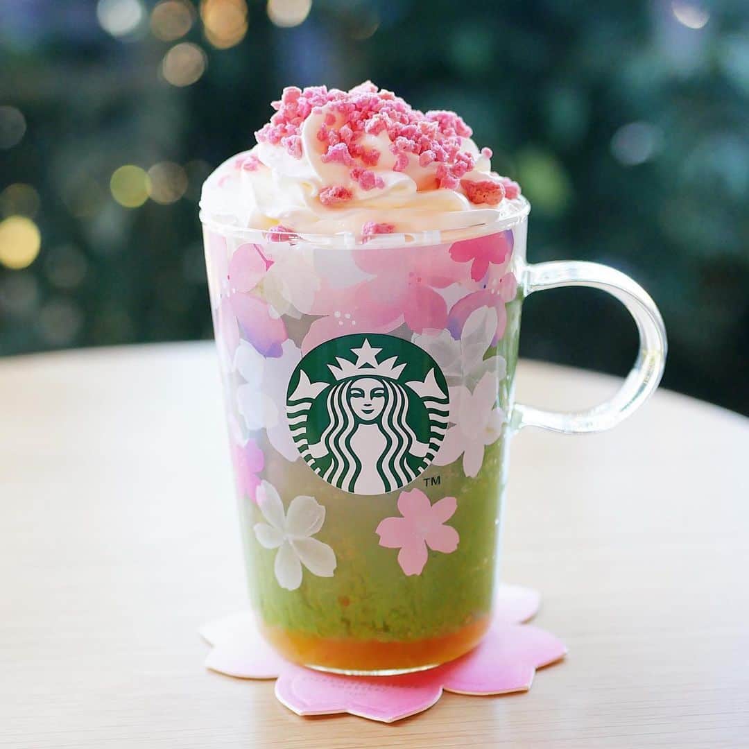 Locariさんのインスタグラム写真 - (LocariInstagram)「もう飲んだ？さくら咲くサク抹茶フラペチーノ🌸🍵 販売は3/14(火)までだからお早めに～！ @chocolat ...