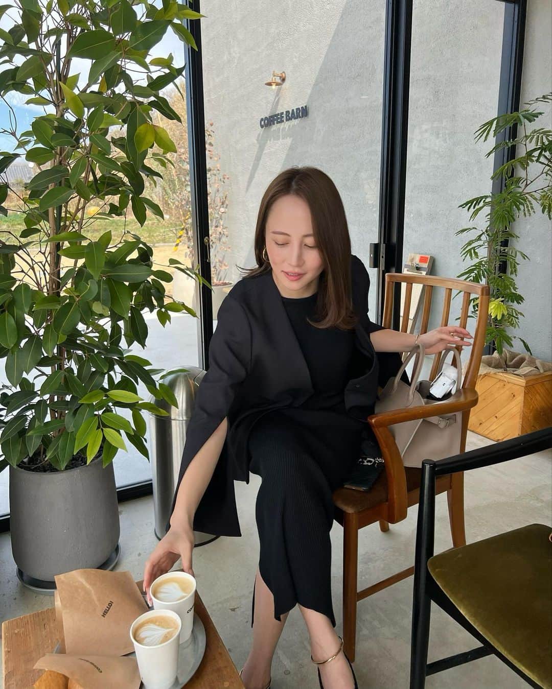 左近鈴乃さんのインスタグラム写真 - (左近鈴乃Instagram)「. @coffee_barn_awaji 🍩🤎 気になってた淡路島の ...