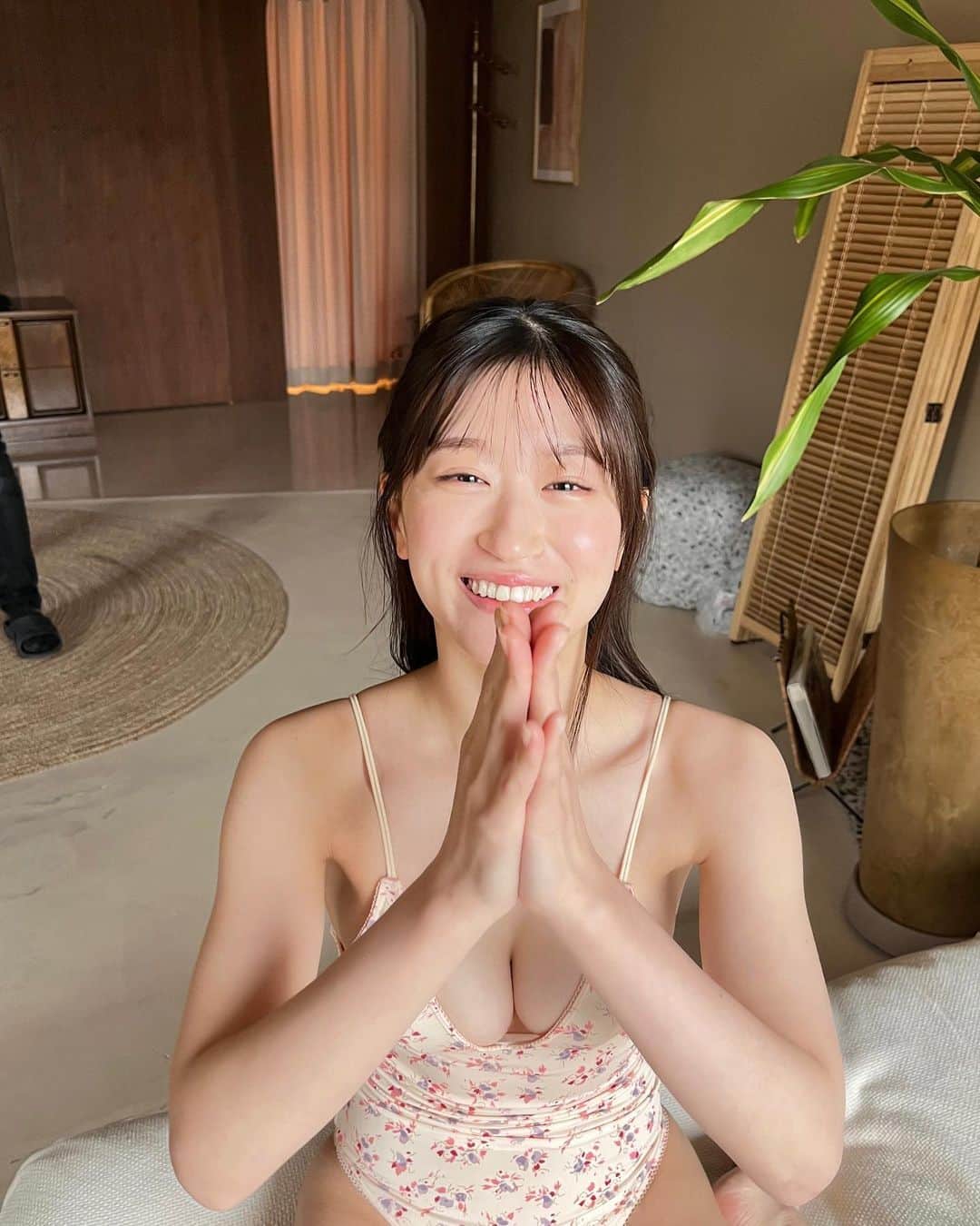 上西怜さんのインスタグラム写真 - (上西怜Instagram)「⠀ 表紙をさせていただいた 「#BUBKA 4月号増刊」 発売中です🥰 ️ ⠀ 誌面にはオフショットとは真逆の私がいます〜👩🏻 ...