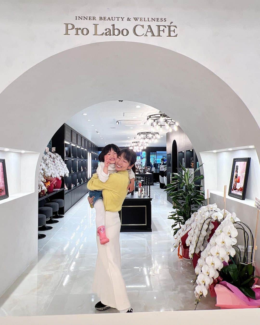 庄司ゆうこさんのインスタグラム写真 - (庄司ゆうこInstagram)「大好きなお友達を誘って 世界初インナービューティーカフェ @prolabo_cafe に行ってきました☺️ 私たちが ...