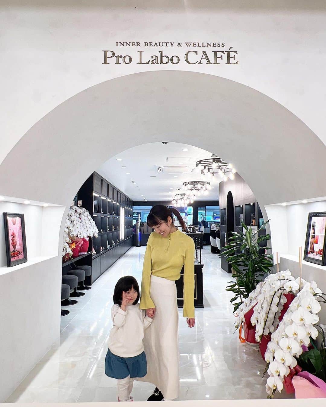 庄司ゆうこさんのインスタグラム写真 - (庄司ゆうこInstagram)「大好きなお友達を誘って 世界初インナービューティーカフェ @prolabo_cafe に行ってきました☺️ 私たちが ...