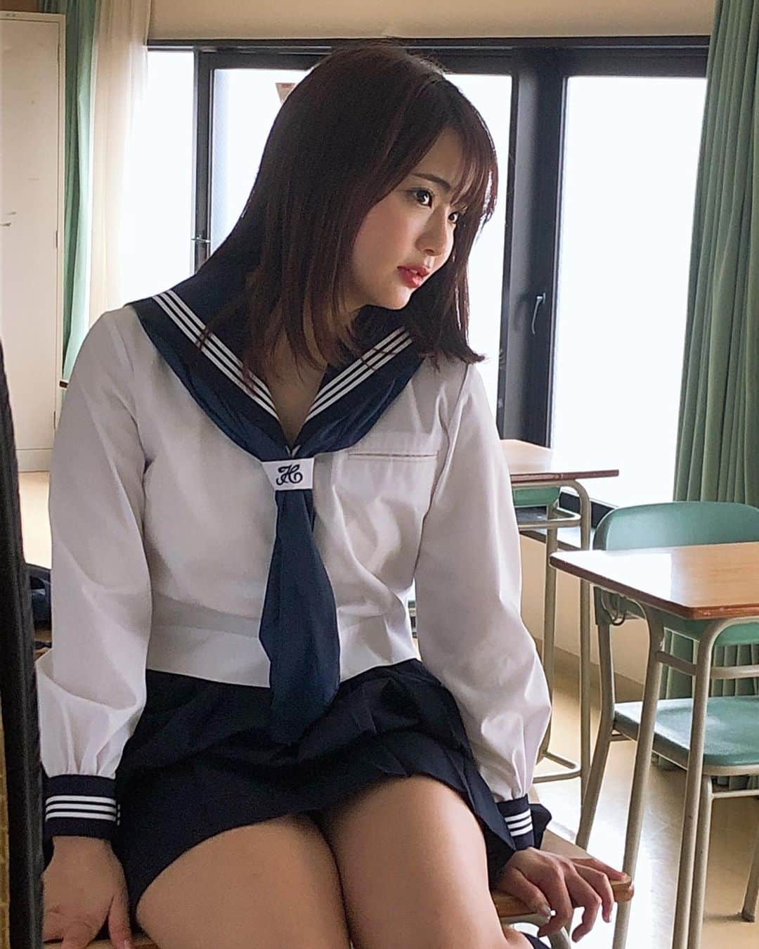 平嶋夏海さんのインスタグラム写真 平嶋夏海instagram 「今回は王道のセーラー服！！ 私は学生時代ブレザーの制服しか着たことない