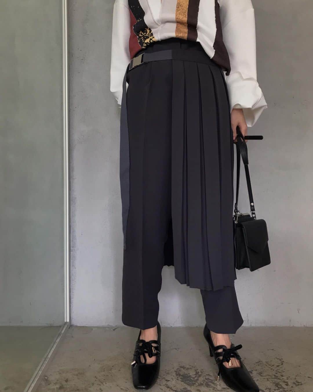 黒石奈央子さんのインスタグラム写真 - (黒石奈央子Instagram)「あめりふく。 . PLEATS BELT LAYERED PT ¥17500+tax 8/16 SHOES 発売中 ...