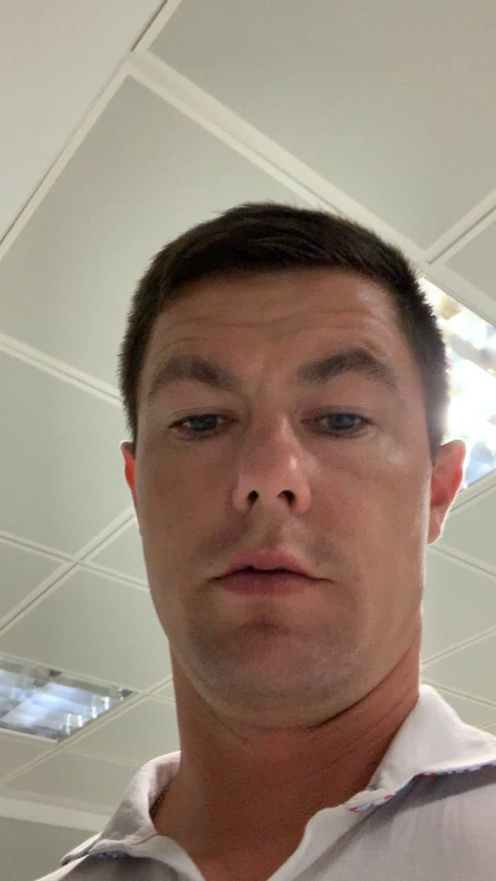 マリア・コミサロワさんのインスタグラム動画 - (マリア・コミサロワInstagram)「Муж ждал меня из ...