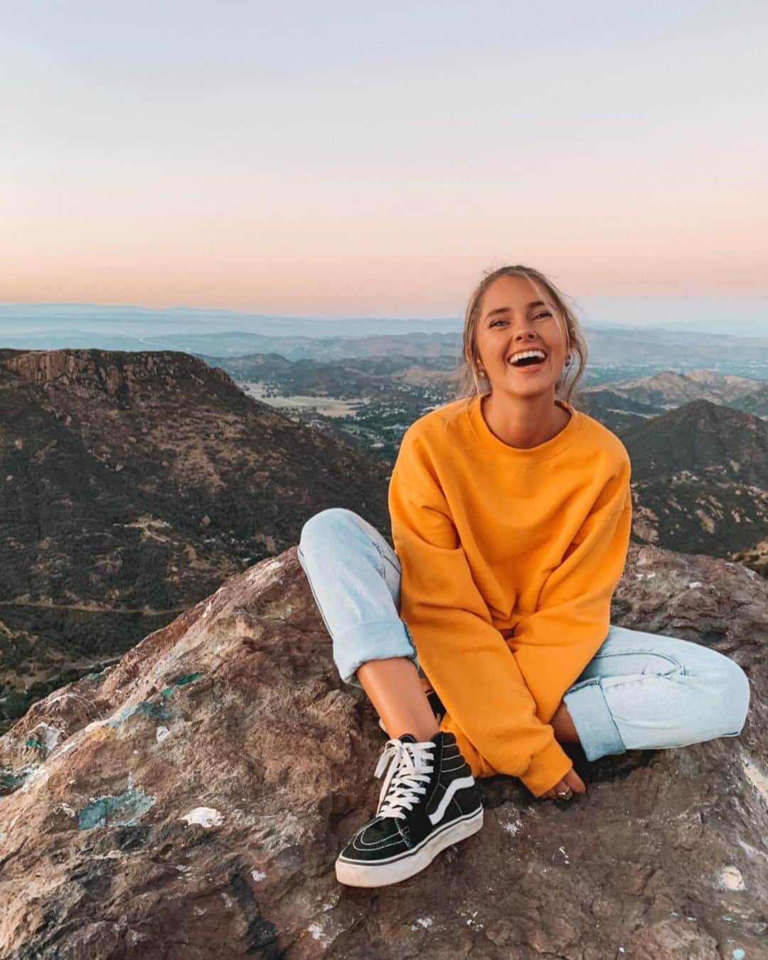 Emily Zeckさんのインスタグラム写真 - (Emily ZeckInstagram)「- A smol mountain ...