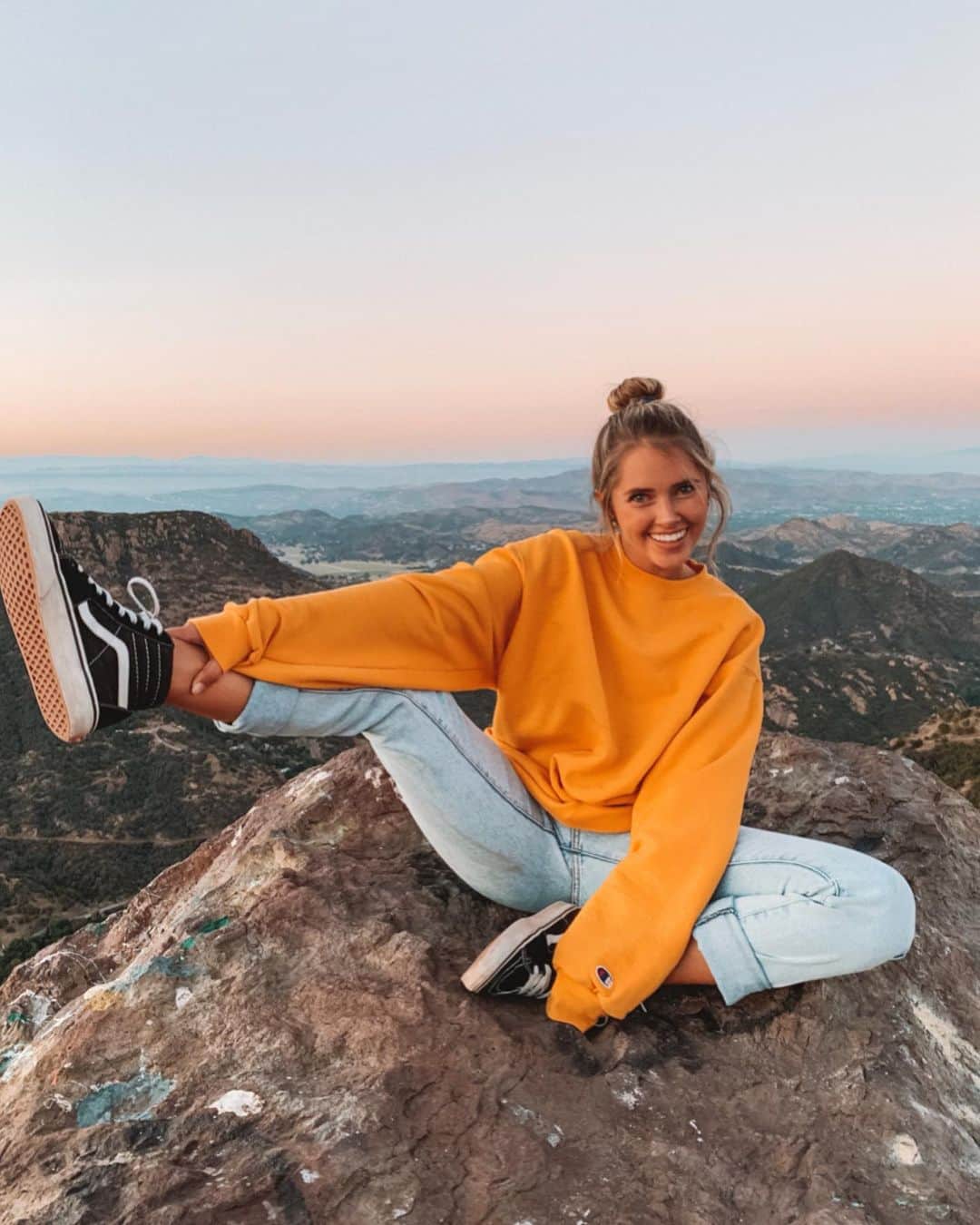 Emily Zeckさんのインスタグラム写真 - (Emily ZeckInstagram)「- A smol mountain ...