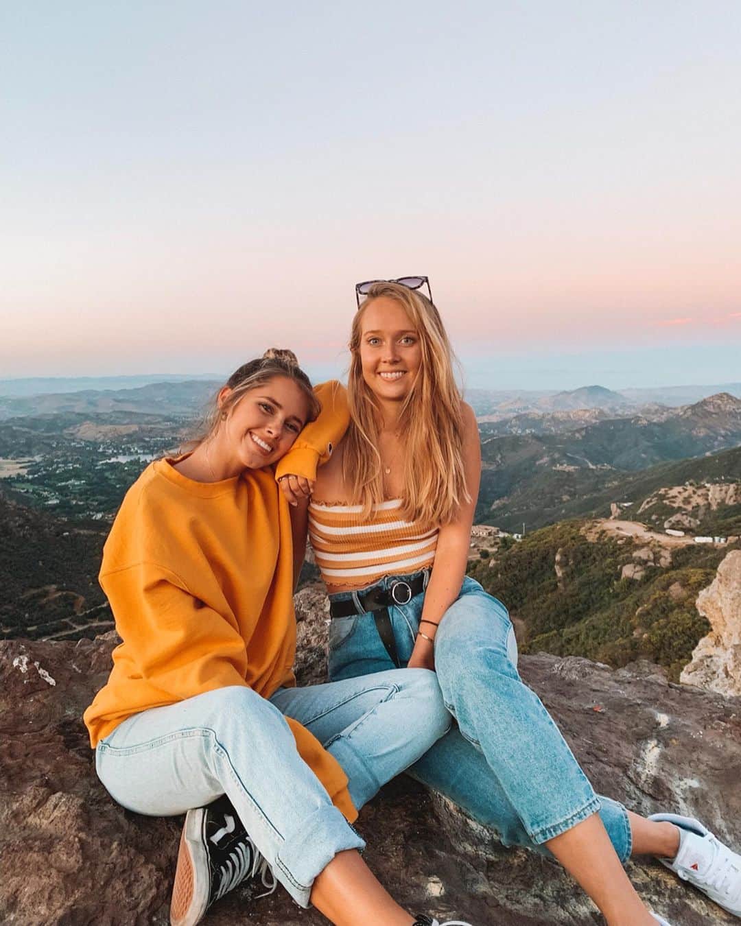 Emily Zeckさんのインスタグラム写真 - (Emily ZeckInstagram)「- A smol mountain ...