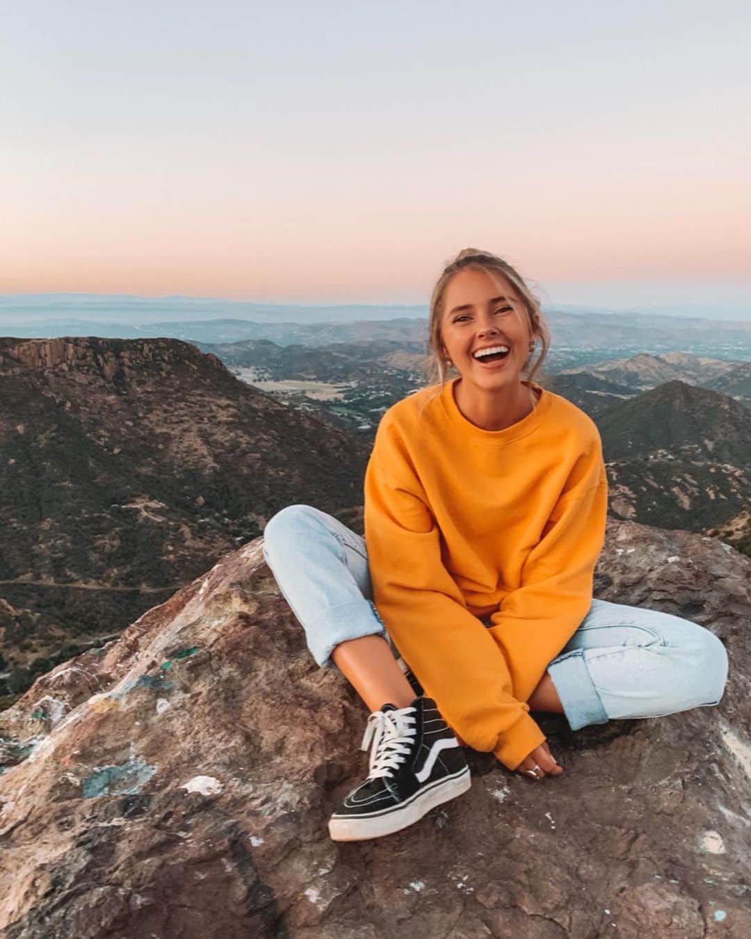 Emily Zeckさんのインスタグラム写真 - (Emily ZeckInstagram)「- A smol mountain ...