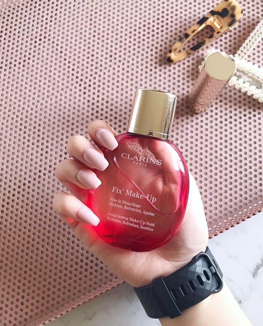 CLARINSさんのインスタグラム写真 - (CLARINSInstagram)「Fix' Make-Up spray delivers 2 ...