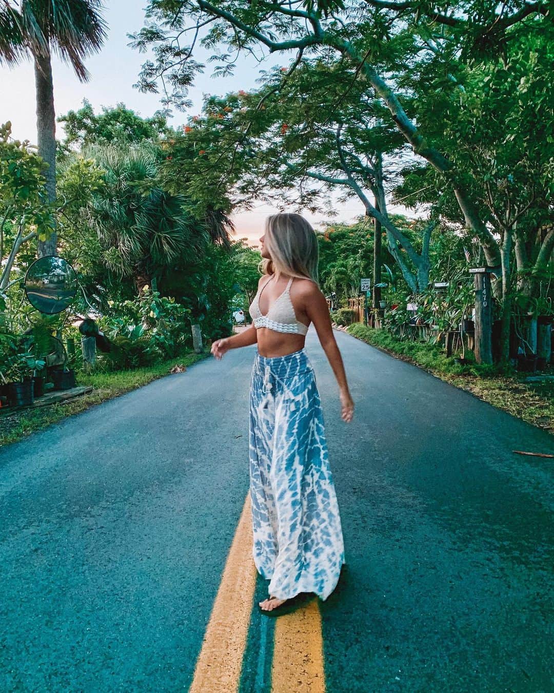 Emily Zeckさんのインスタグラム写真 - (Emily ZeckInstagram)「- Swipe to see me in my ...