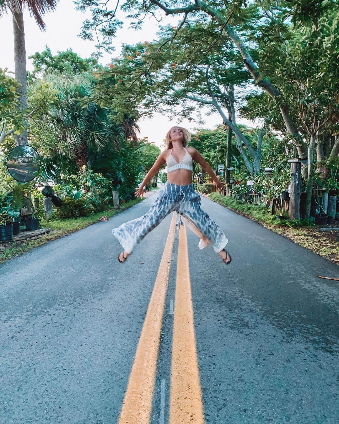 Emily Zeckさんのインスタグラム写真 - (Emily ZeckInstagram)「- Swipe to see me in my ...