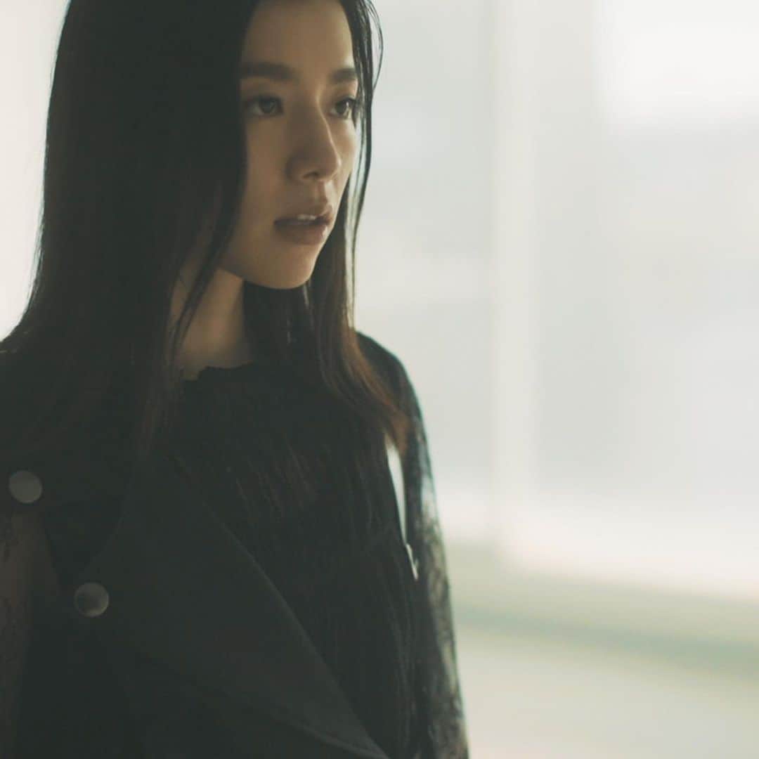 miletさんのインスタグラム写真 - (miletInstagram)「[Instagram更新]いよいよ明日リリースの3rd EP『us』より、新曲「Fire Arrow」MUSIC ...