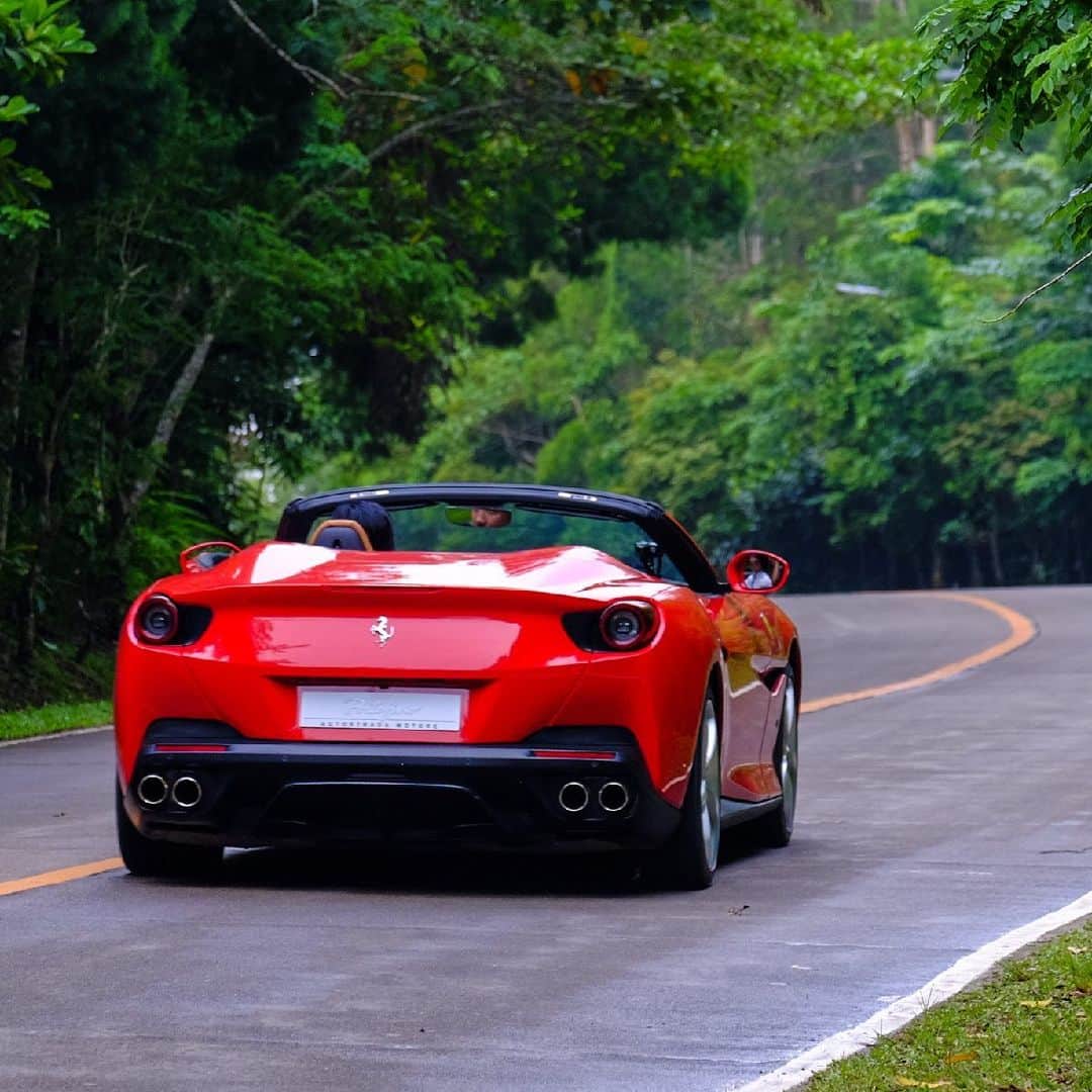 Ferrari Japanさんのインスタグラム写真 - (Ferrari JapanInstagram)「どの角度から見ても、このパワフルな ...