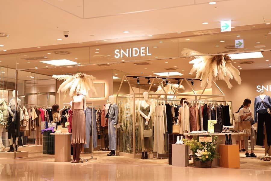 ルミネ池袋さんのインスタグラム写真 - (ルミネ池袋Instagram)「* * 【B1 SNIDEL】 -Autumn collection 2019- * * “ストリート×フォーマル”を ...