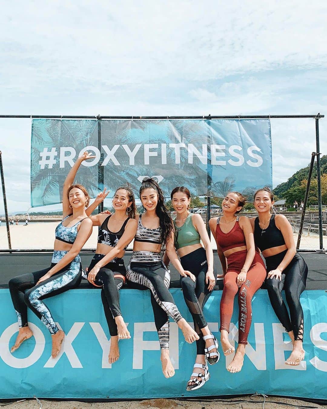 ソンイさんのインスタグラム写真 - (ソンイInstagram)「日曜はROXY RUN SUP YOGA in 大阪🏃🏻‍♀️🏄🏻‍♀️🧘🏻‍♀️🏝💗 地方泊まりだったので、息子&イベント ...