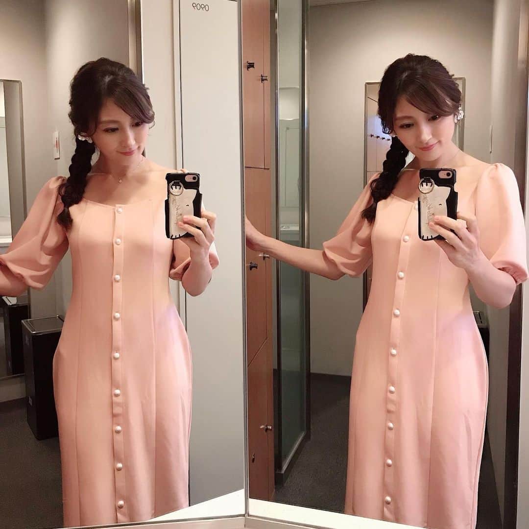 熊田曜子さんのインスタグラム写真 - (熊田曜子Instagram)「大阪での収録が終わったよ🎥 @pearlbee0618 の新作ワンピースはシルエットが綺麗でお気に入り💓 #tv # ...