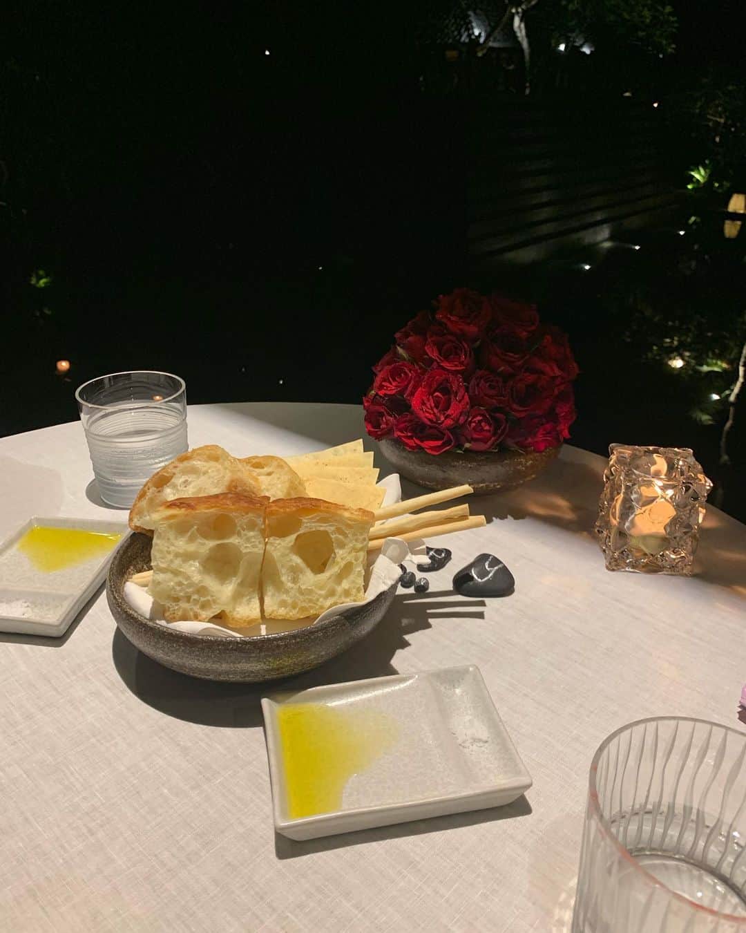 Hyemiさんのインスタグラム写真 - (HyemiInstagram)「레스토랑 갔는데 맛이 없어서 똑땅.. 메뉴 두개 먹고 15만원🥺 분위기 좋았으니깐 괜찮아 괜찮아🖤 내일이 ...