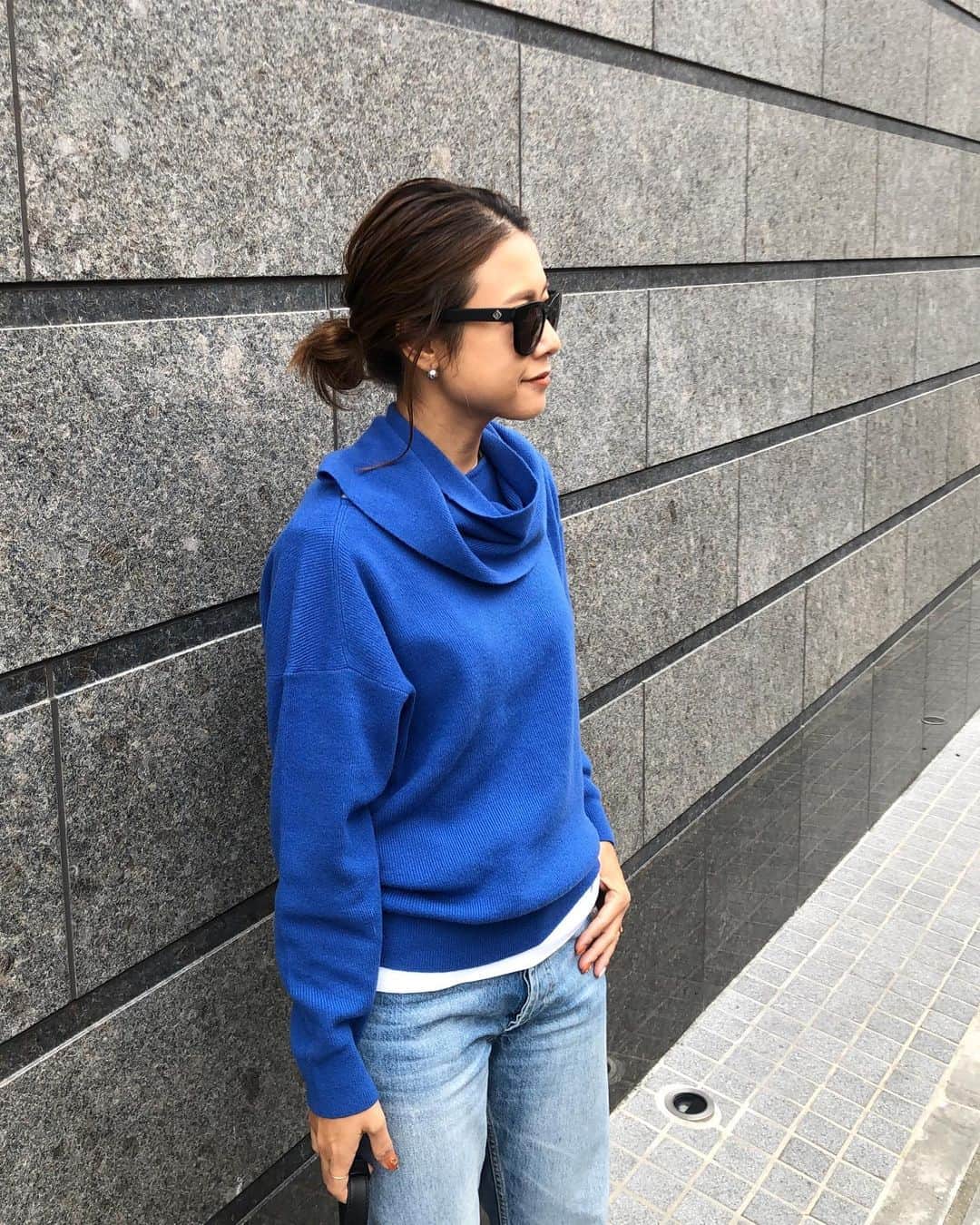 yukoさんのインスタグラム写真 - (yukoInstagram)「BLUE💙 暗くなりがちな秋冬だけど、たまには鮮やかなカラーも着たくなる ...