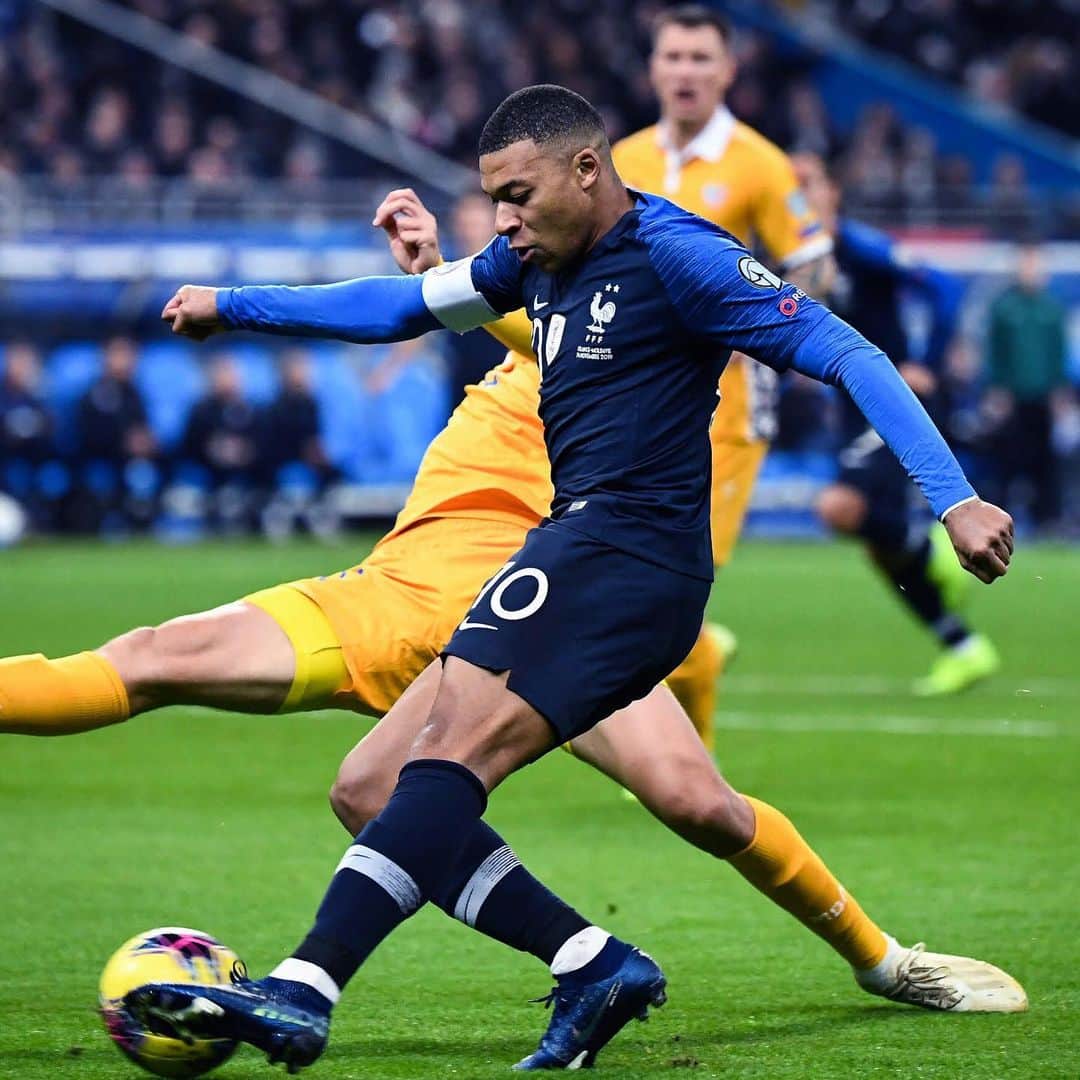 サッカー フランス代表チームさんのインスタグラム写真 - (サッカー フランス代表チームInstagram)「Une mi-temps ...