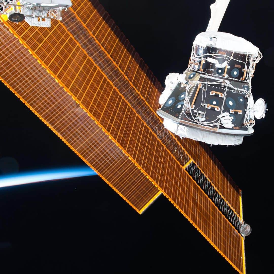 NASAさんのインスタグラム写真 - (NASAInstagram)「The "intricate, mesmerizing patterns ...