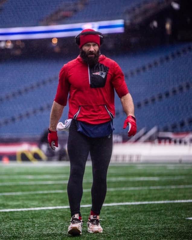 ジュリアン・エデルマンさんのインスタグラム写真 - (ジュリアン・エデルマンInstagram)「Calm before the storm ...