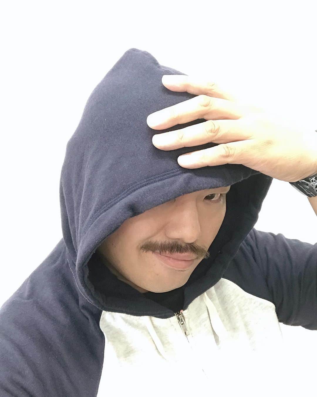 クロちゃんさんのインスタグラム写真 - (クロちゃんInstagram)「次は2話目は、12月5日だしんよー！ 隔週木曜日。 その次の次は、12月19日！ 【クロちゃんの死ぬ前に話しておきたい ...