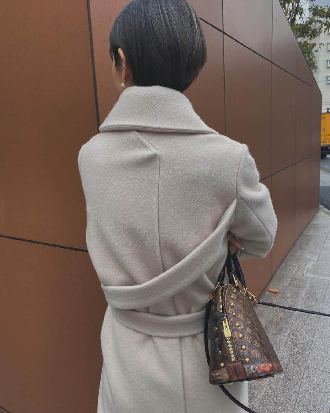 黒石奈央子さんのインスタグラム写真 - (黒石奈央子Instagram)「ダンボコートのIVOカラー😍 . UNDRESSED DAMBO COLLAR LONG COAT ¥37000 ...