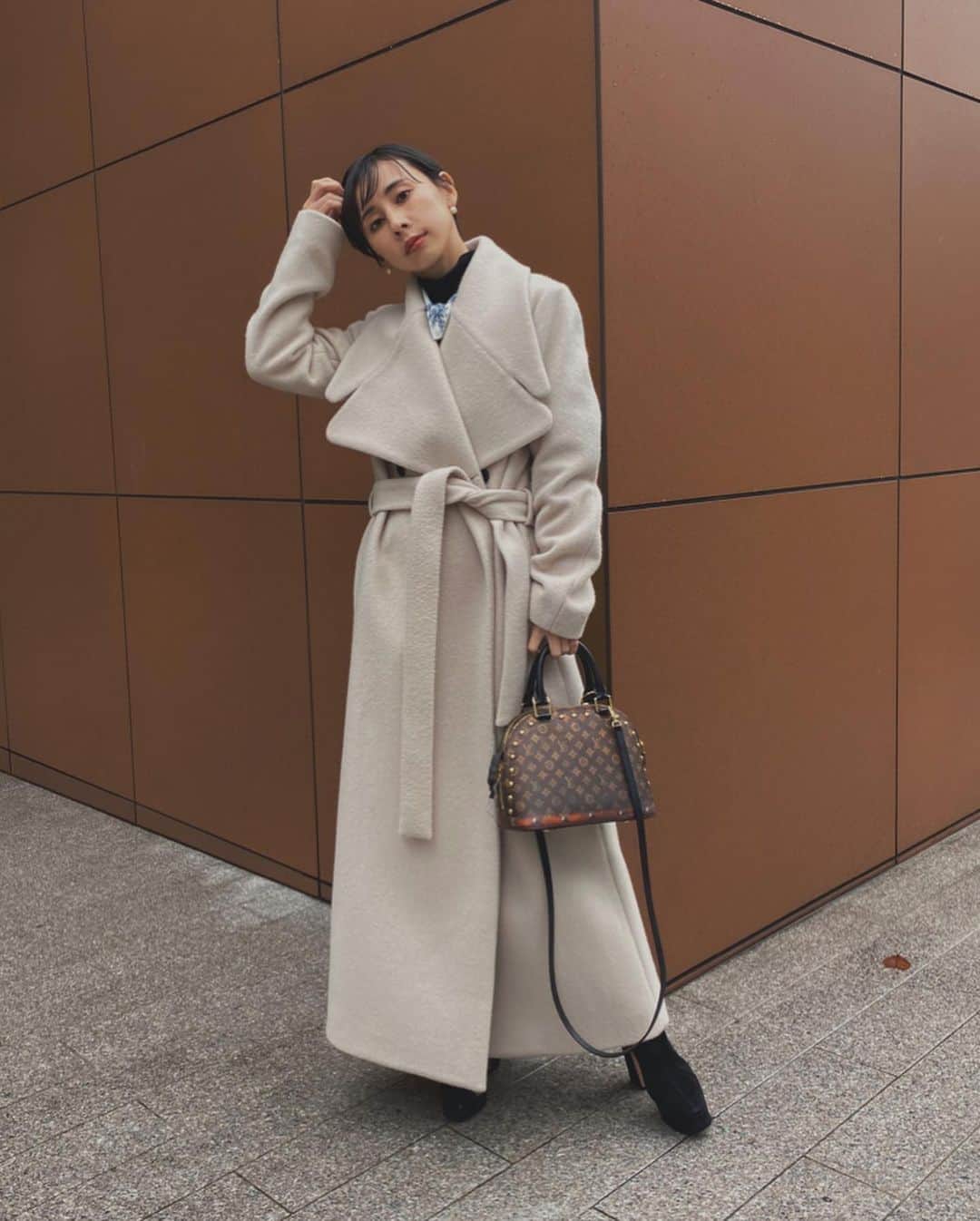 黒石奈央子さんのインスタグラム写真 - (黒石奈央子Instagram)「ダンボコートのIVOカラー😍 . UNDRESSED DAMBO COLLAR LONG COAT ¥37000 ...