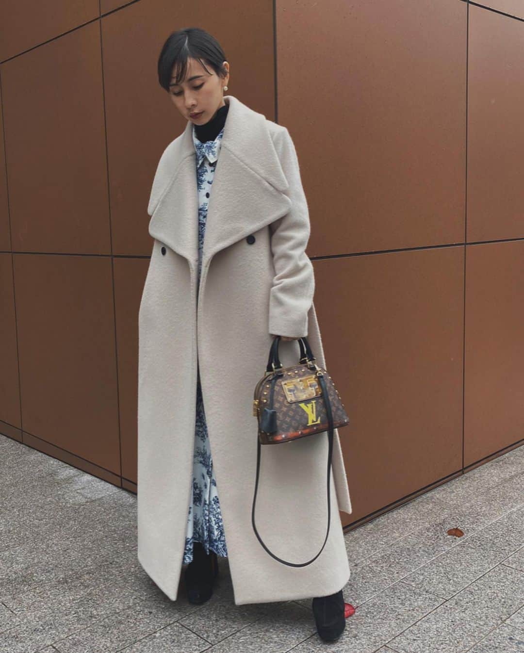 黒石奈央子さんのインスタグラム写真 - (黒石奈央子Instagram)「ダンボコートのIVOカラー😍 . UNDRESSED DAMBO COLLAR LONG COAT ¥37000 ...