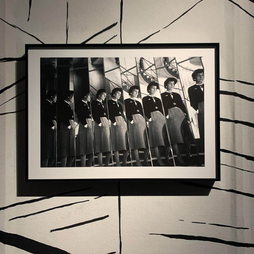 akikoさんのインスタグラム写真 - (akikoInstagram)「やっと行けたシャネルのマドモアゼル・プリヴェ展。 メゾンの精神にも ...