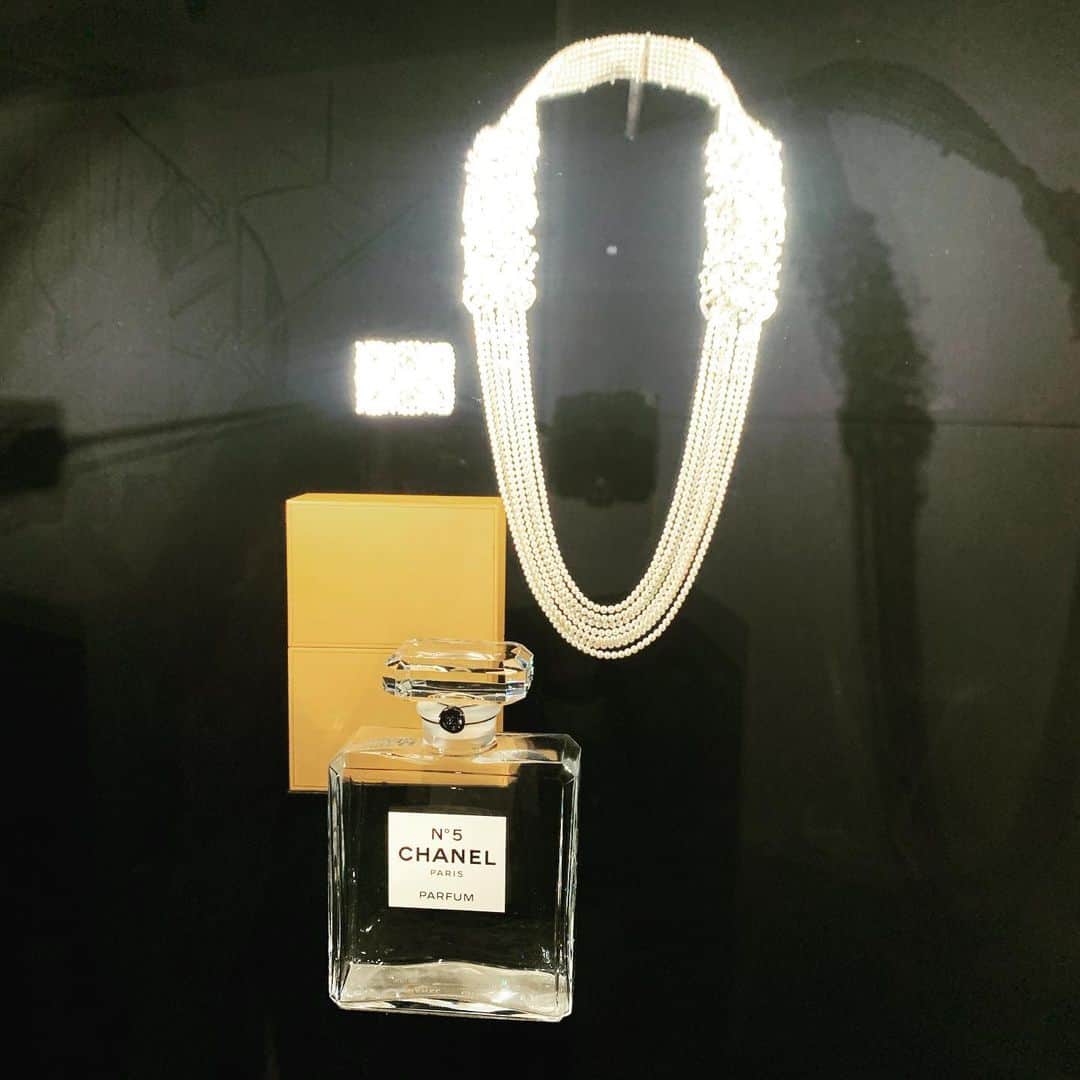 akikoさんのインスタグラム写真 - (akikoInstagram)「やっと行けたシャネルのマドモアゼル・プリヴェ展。 メゾンの精神にも ...