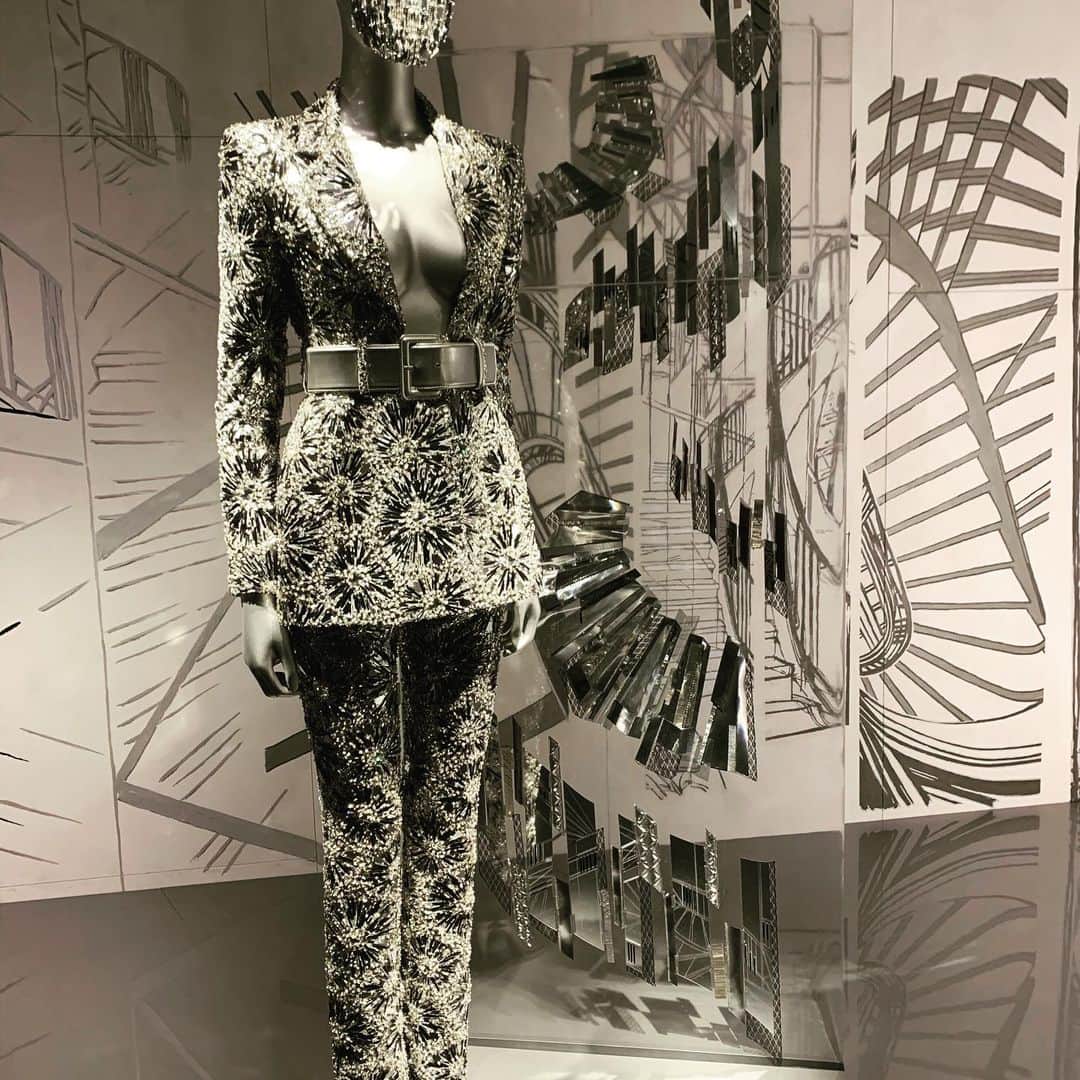 akikoさんのインスタグラム写真 - (akikoInstagram)「やっと行けたシャネルのマドモアゼル・プリヴェ展。 メゾンの精神にも ...