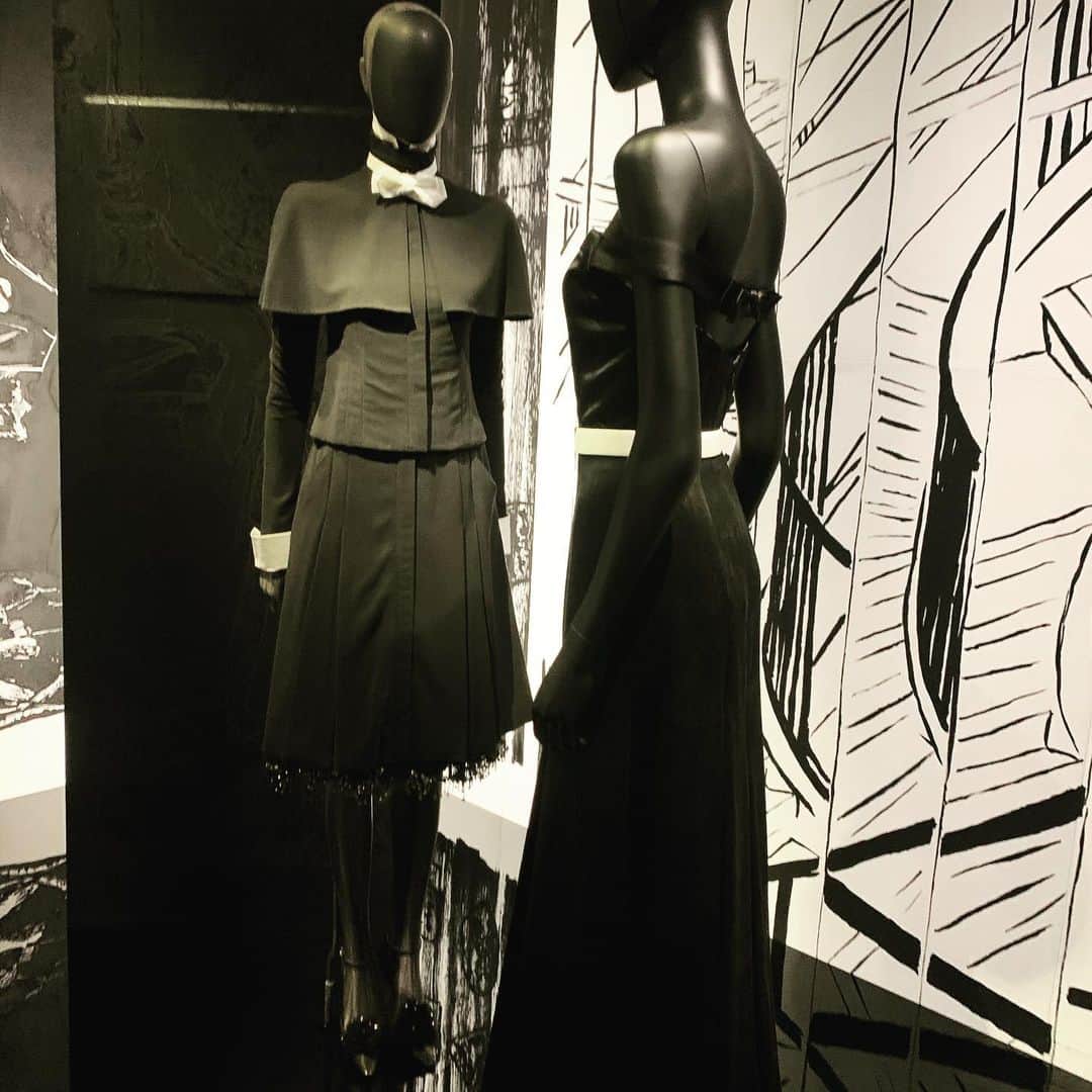 akikoさんのインスタグラム写真 - (akikoInstagram)「やっと行けたシャネルのマドモアゼル・プリヴェ展。 メゾンの精神にも ...