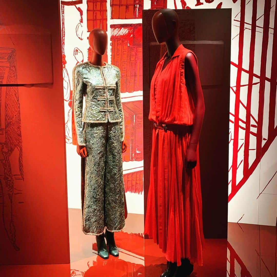 akikoさんのインスタグラム写真 - (akikoInstagram)「やっと行けたシャネルのマドモアゼル・プリヴェ展。 メゾンの精神にも ...