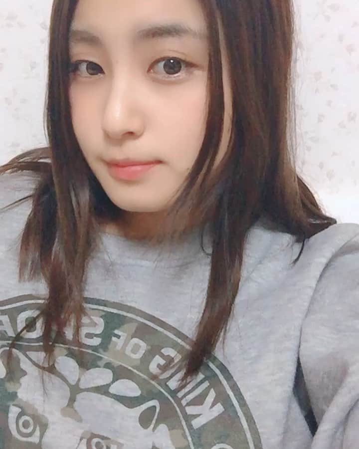 トロたんさんのインスタグラム写真 - (トロたんInstagram)「パジャマでおじゃま（完全にスエット） トロたんは今日何色だったかな😉😉😉 ...