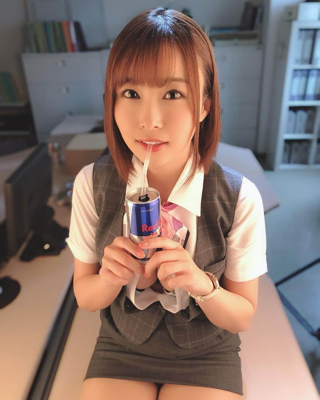 河合あすなさんのインスタグラム写真 河合あすなinstagram 「 Ol Redbull Office 痴女」12月18日 16