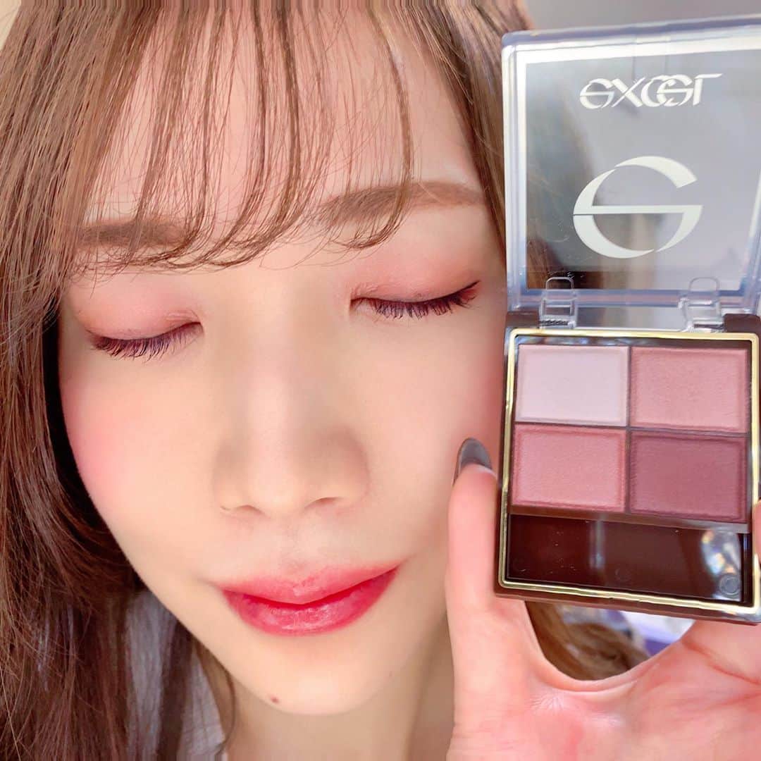 サラさんのインスタグラム写真 - (サラInstagram)「エクセル スキニーリッチシャドウの新色買った！﻿ ﻿ 限定のSR07が凄い気に入ってたんだけど、今回の新色はそれに近くてすごく使い ...