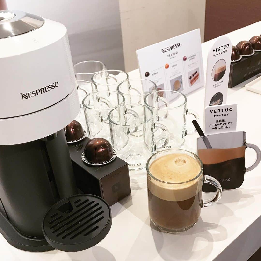 HALCAさんのインスタグラム写真 - (HALCAInstagram)「#ネスプレッソ の新コーヒーシステム﻿ 【VERTUO( #ヴァーチュオ )】は、遠心力抽出の過程で﻿ 空気が含まれる ...