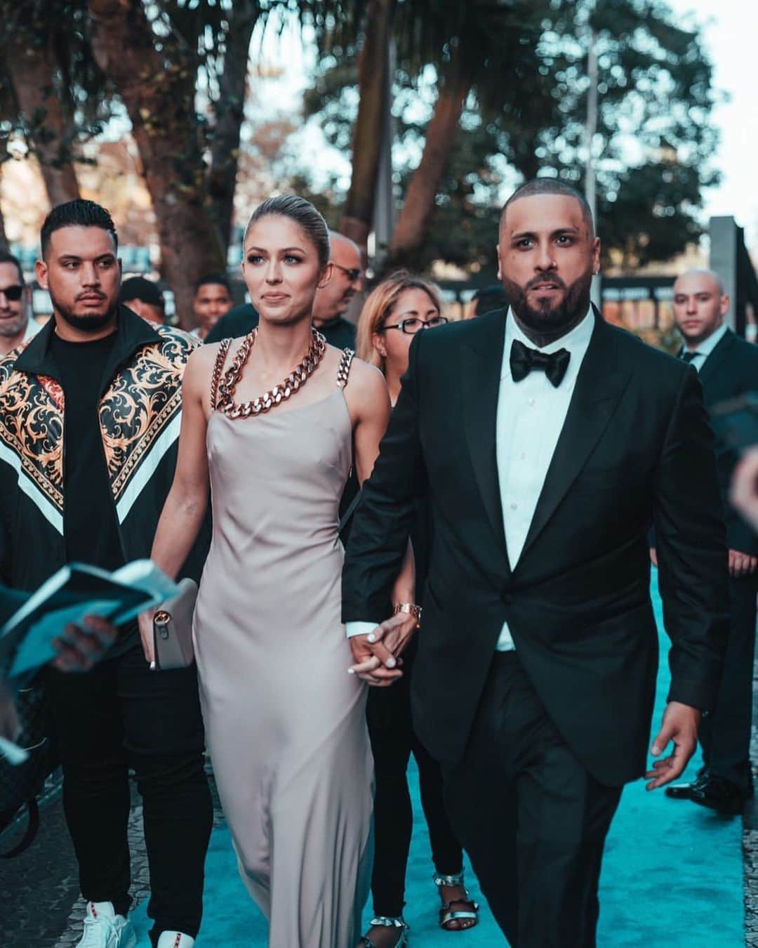 NICKY JAMさんのインスタグラム写真 - (NICKY JAMInstagram)「Alfombra azul con la baby ...