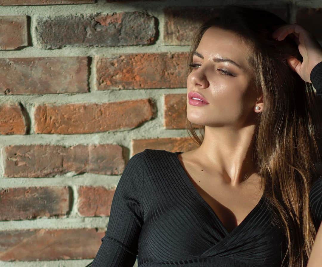 Karolina Bojarさんのインスタグラム写真 - (Karolina BojarInstagram)「Sunkissed 🌆 • # ...