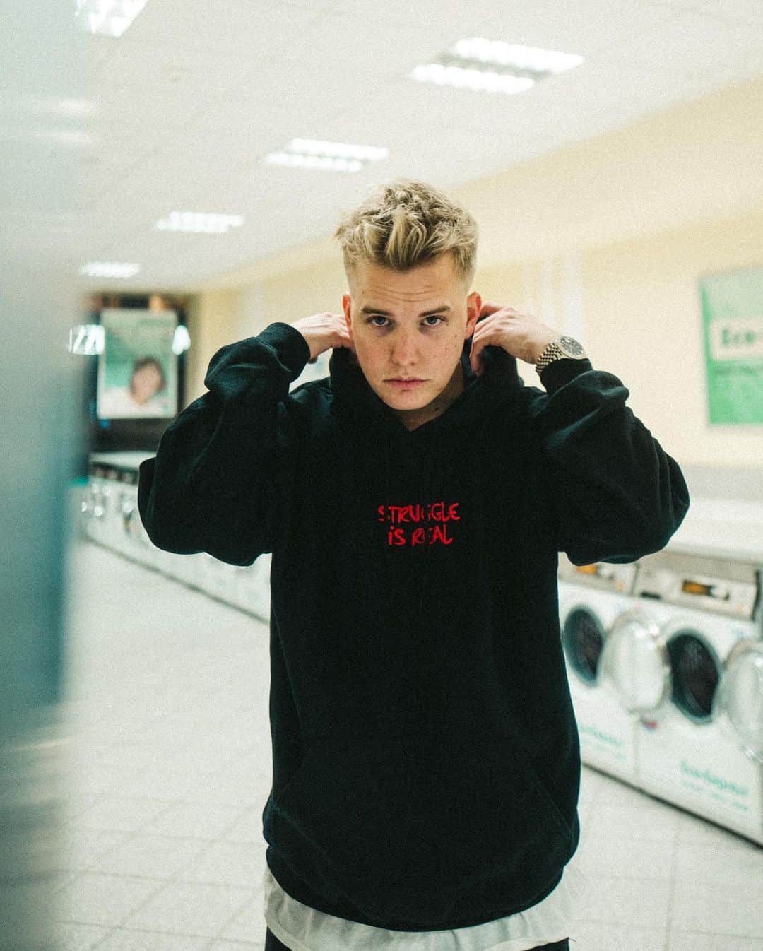 Kayefさんのインスタグラム写真 - (KayefInstagram)「Wie viele Hoodies habt ihr im ...