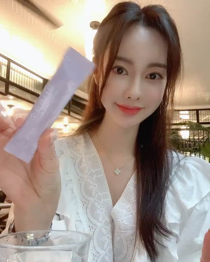 Hyemiさんのインスタグラム動画 - (HyemiInstagram)「뷰티효소 공구중💜 점심먹고 효소 한포 드시면 속이 정말 편안해요☺️ ⠀ 대용량 구매시 너무 예쁜 퍼 파우치 ...